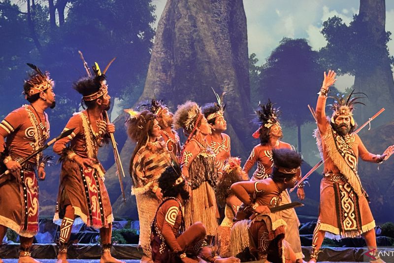 Kisah sang naga dan anak manusia dalam lakon “Matahari Papua ...