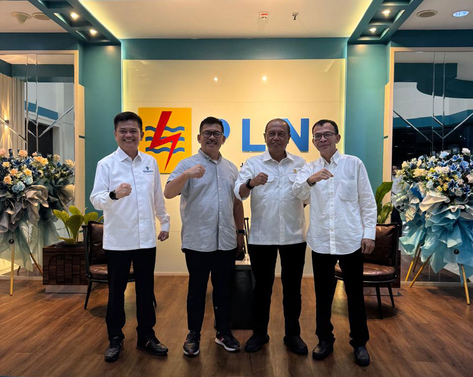 Pelukan Hangat, Harapan Baru di PLN Batam - BatamClick.com